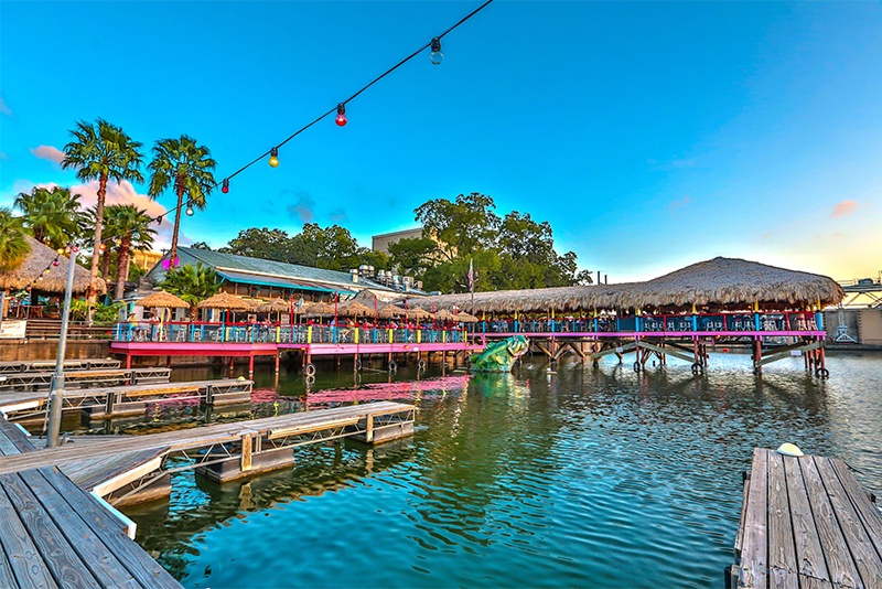 Lake Austin Party Barge Rental: Restaurant, Live Music, & Drink Tour